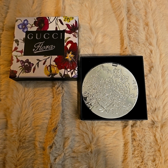 Gucci | Accessories | Gucci Flora Silver Floral Mirror Compact Double ...